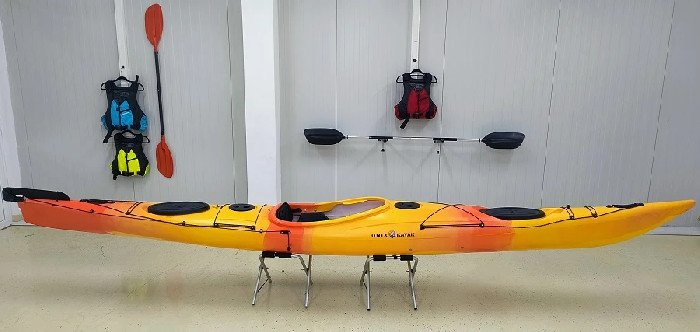 Egyszemélyes nagy méretű tengeri túrakajak kormánnyal – Defender 500